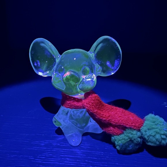 Fenton | Holiday | Fenton Glass Mouse Figurine W Scarf Clear Uv Glow ...